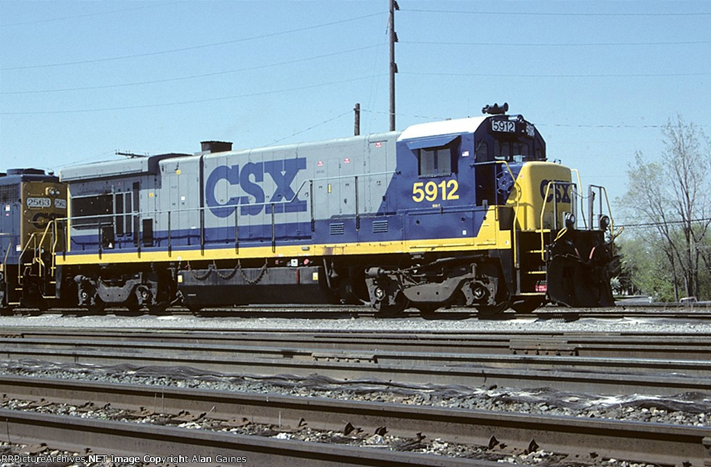 CSX B36-7 5912